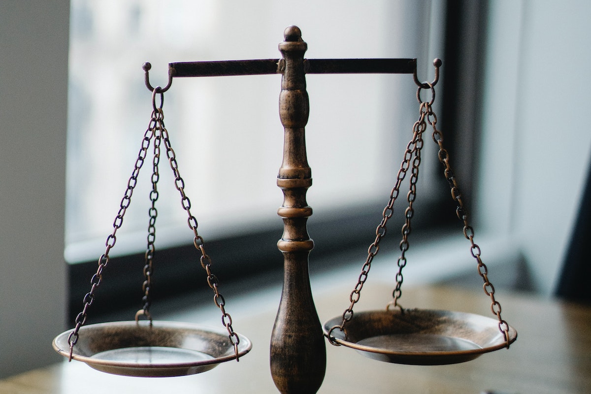 A Guide Legal Business Issues and How to Deal with Them - Joe Martin